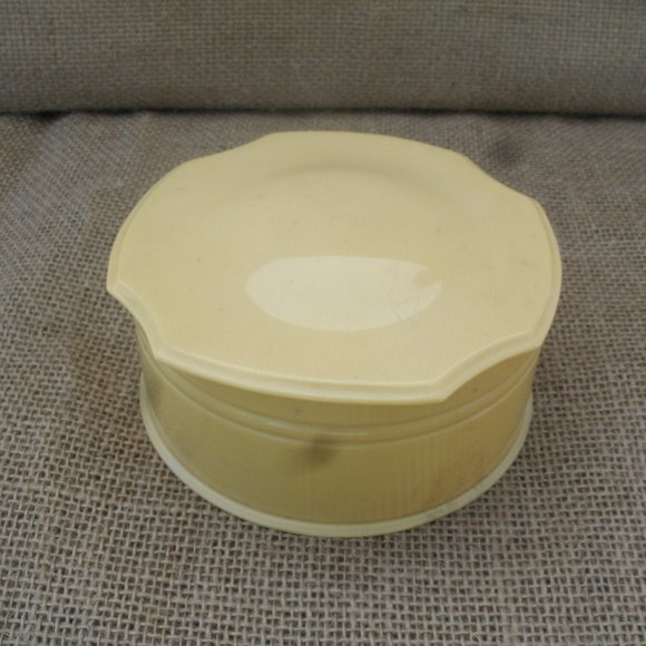 Arlington Co./DuPont Co. | Accents | Antique Ivory Pyralin Powder ...